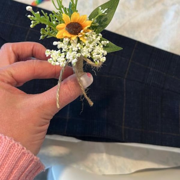 White Calla Lily Buttonhole and Corsage Set Boutonnières for Prom Lily ...