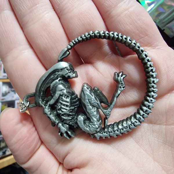 Xenomorph Alien Necklace Keyring - Etsy UK