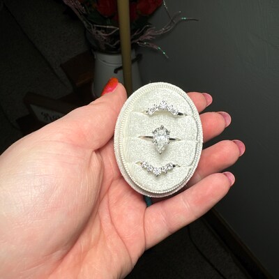 OVAL RING Box, Velvetringbox - Etsy