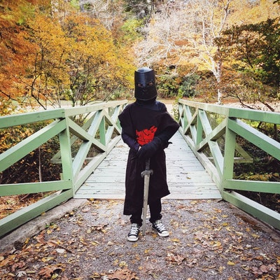 Black Knight Medieval Surcoat With Embroidered Red Boars Head ...