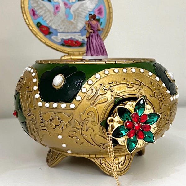 Anastasia Music Box Jewelry “ Once Upon a December” + Necklace ...