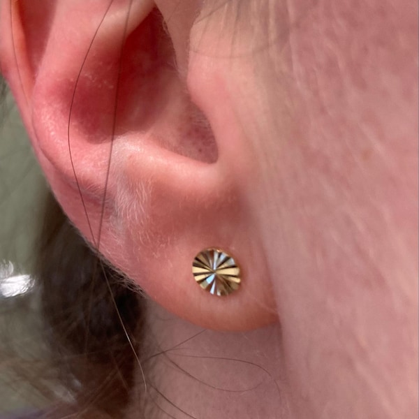 14k Solid Gold Whorl Disc Threadless Push Pin, Tiny Disc Helix Stud ...