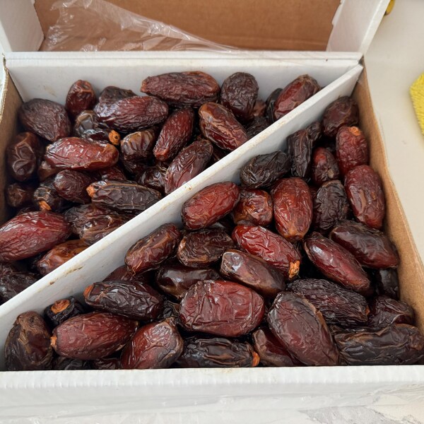 5lbs Choice MEDJOOL Dates - Medium/large Size - Golden Dates Farm - Etsy