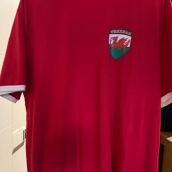 Wrexham FC Football Club Retro Style Red Football Soccer T-shirt - All ...