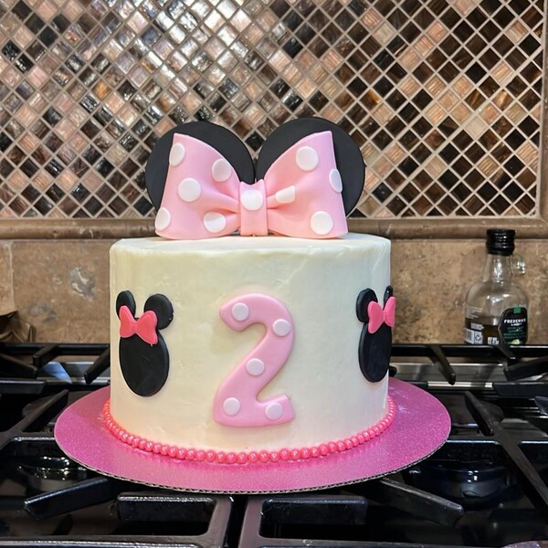 Edible Fondant Bow and Ears Cake Topper, Bow Topper. - Etsy