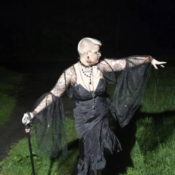 Headless Horseman Riding Statue, Hand Painted Resin Sculpture | Gothic ...