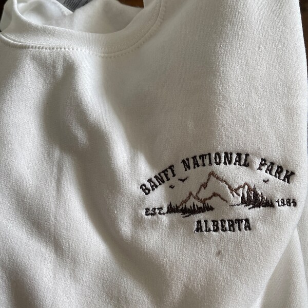 Vintage BANFF NATIONAL PARK Embroidered Crewneck ...