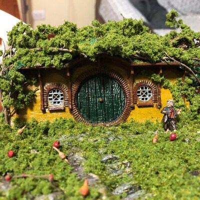 Hobbit Hole Diorama DIY Kit Hobbiton, Gift, Geek, Creative, Fantasy ...
