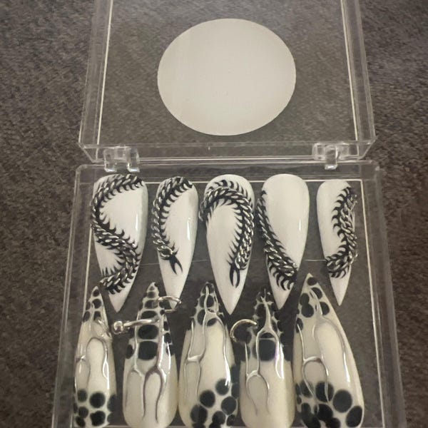 Silver Reptiles & Black Blooming on White Long Stiletto Press on Nails ...