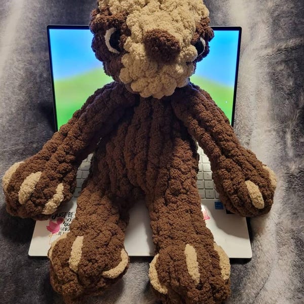 SYDNEY SLOTH / Full Video Tutorial / Finger Knit Sloth Snuggler ...