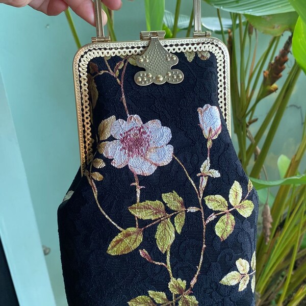 Vintage Cheongsam Style Kiss Lock Handbag With Ocean Oil Painting ...