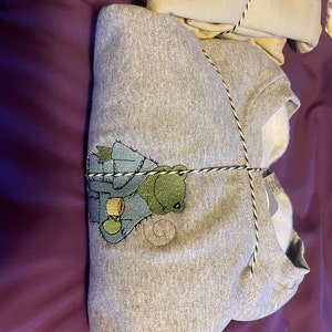 Embroidered Frog Crewneck L Comfy Frog Sweatshirt - Etsy