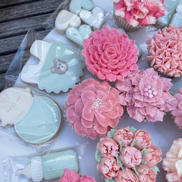 Personalised New Baby Iced Biscuits, Set of 12 Baby Shower Biscuits ...