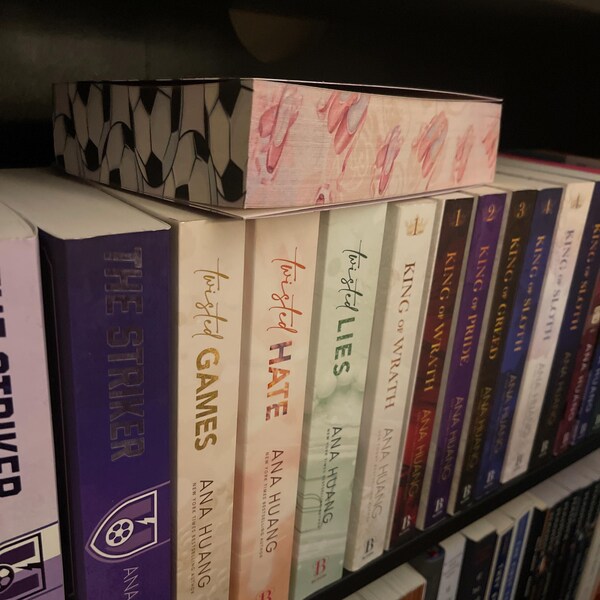 A Court of Thorns and Roses -ACOTAR Box Set With Custom Spray Edges ...