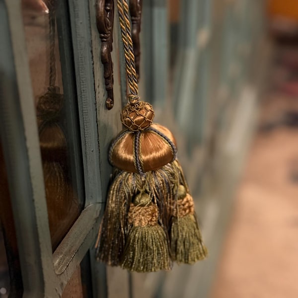 Elegant 6" (15cm) Key Tassel, 4" (10cm) Loop Accented With Rosette and ...