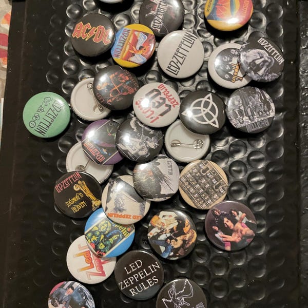 Horror Movie Halloween Pinback Buttons Set of 16 Pins, Monster Spooky ...