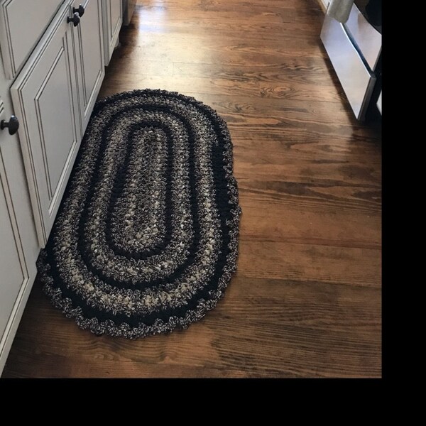 Rag Rug, Black, Red, and White 43 Crocheted Round Rag Rug, Cottage Chic ...