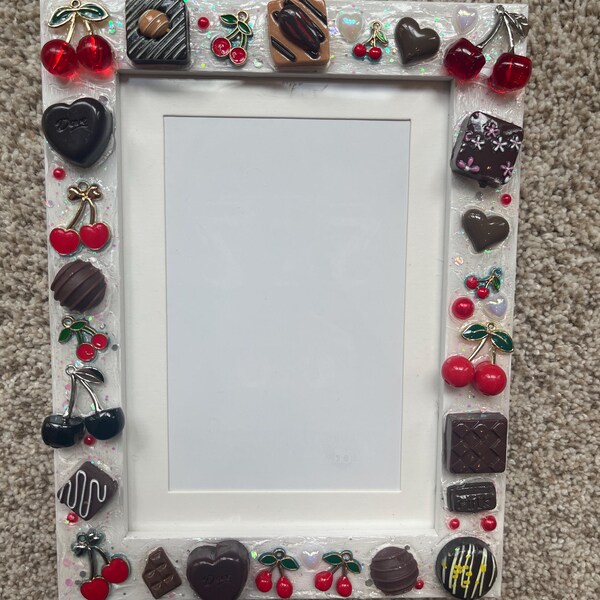 Classy 3D Cosmetics Charm Picture Frame| Unique Makeup Design Frame ...