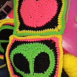 Alien Head Granny Square - Etsy