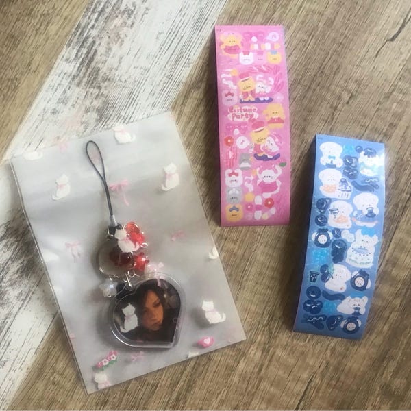 Alien Stage Photo Keychains Ver. 2 - Etsy