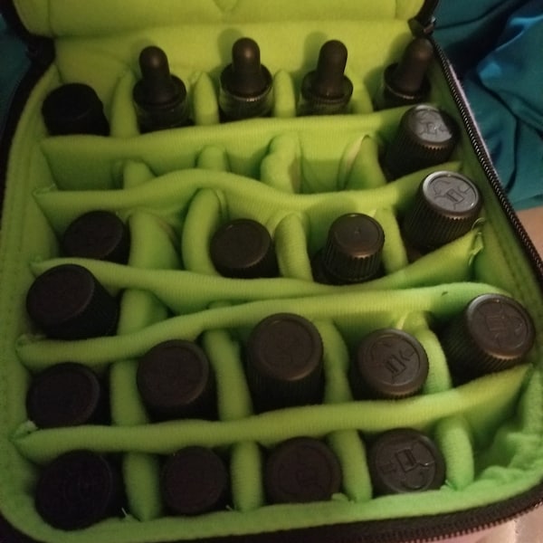 Essential Oil Soft-sided Carrying Case, 5-15ml, 10-bottle, Solid, Coral ...