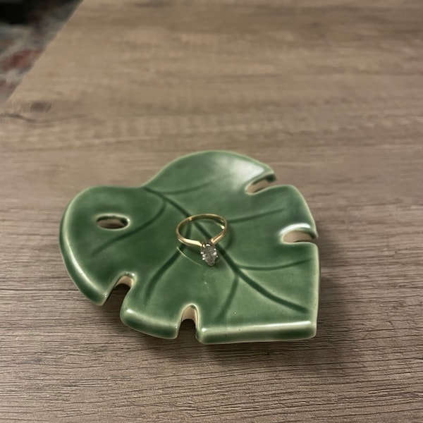 Ceramic Monstera Leaf Ring Dish, Jewelry Storage, Lauren Sumner Pottery - Etsy