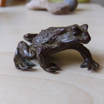Red Copper Frog Figure, Toad Relaxed Lying Down Sunbathing Rustic Metal ...