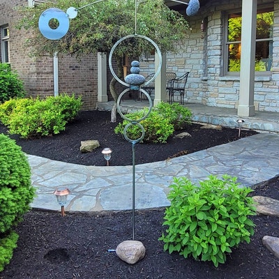 Garden Art Kinetic Wind Sculpture Yard Art Metal Garden Decor With Rock ...