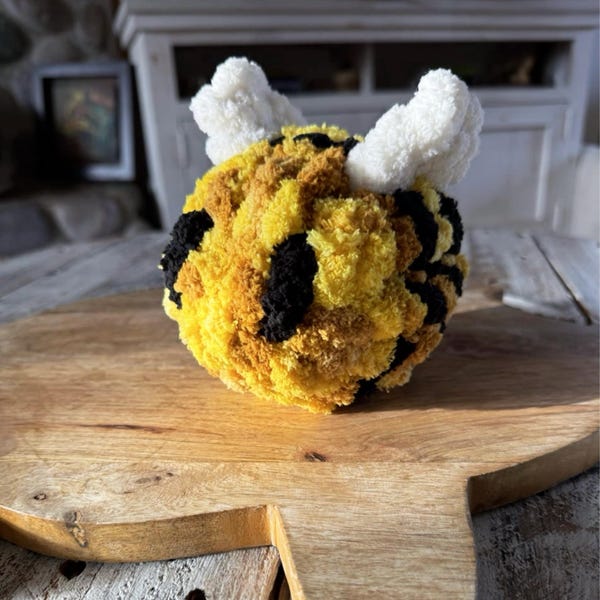 Hand Knit MINI Bee Pattern, BEGINNER Video Tutorial, Learn How to ...