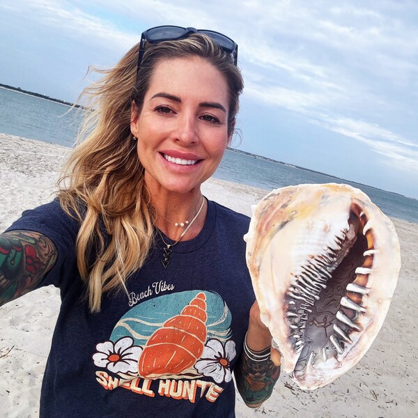 Shell Collector, Shell Collecting Shirt, Sea Shell Lover, Beach Gift ...