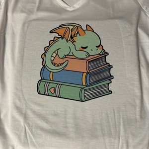 Cottagecore Book Dragon Graphic Gift for Bookworms, Fantasy Readers ...