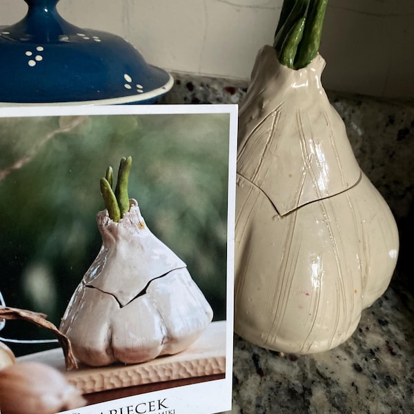 Ceramic Garlic Pot, Garlic Keeper, Pottery Garlic Holder, Cottage ...
