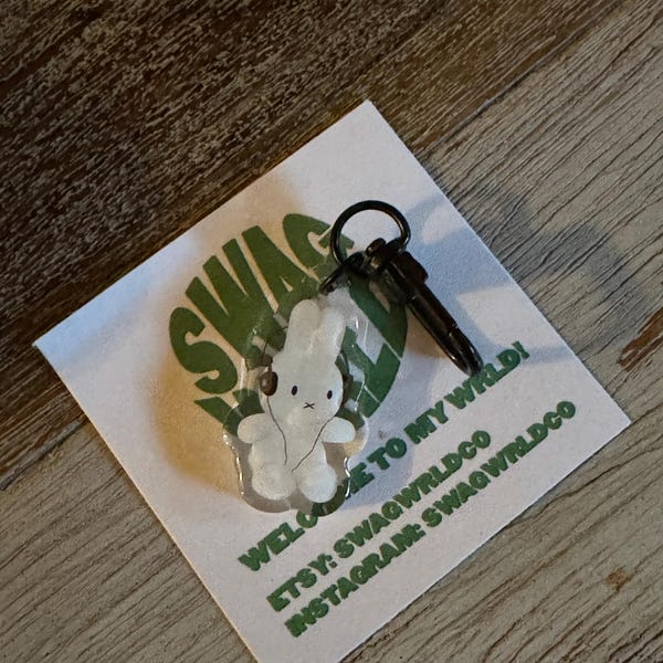 Silly Green Guy Photocard Holder Keychain - Etsy