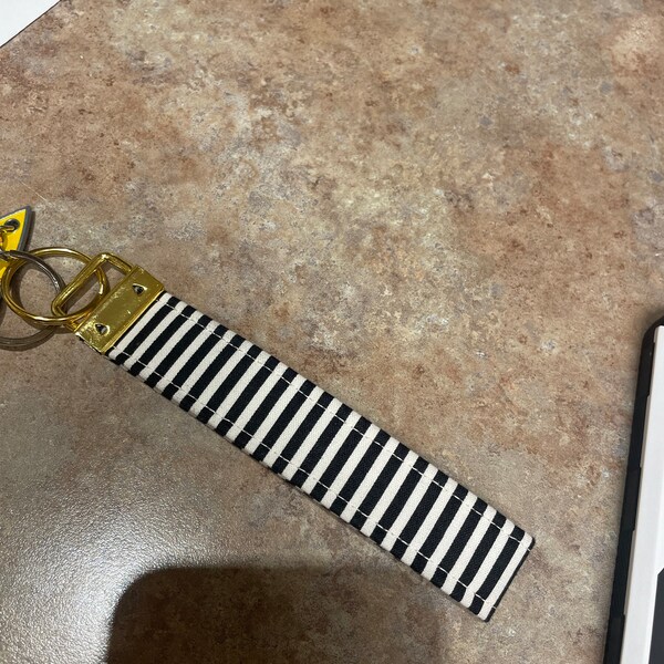 Key Fob Keychain/keychain Wristlet /modern Keychain/black White ...