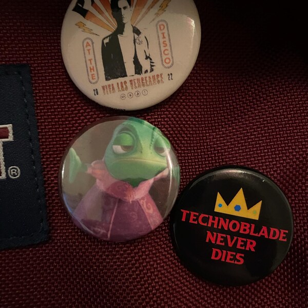 How to Train Your Dragon Toothless and Hiccup Button, HTTYD Button ...