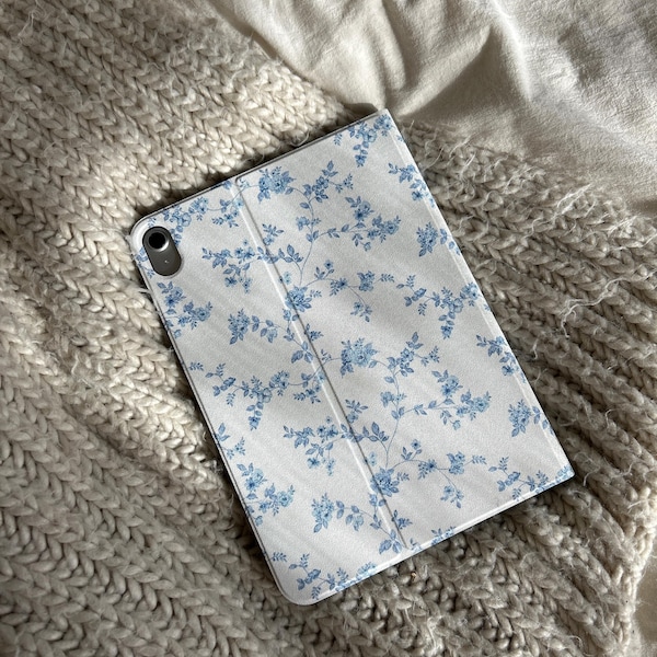 Pretty Flowers on Light Blue Floral iPad Case,ipad Air 6 7 iPad 10 10.9 ...