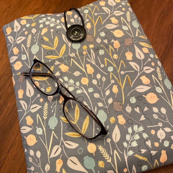 Rifle Paper Co Book Sleeve, Padded Book Sleeve, Wildwood Rabbit Green ...