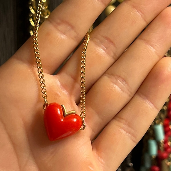 Heart Necklace Vintage Small Heart Pendant 1970s Resin Necklace - Etsy