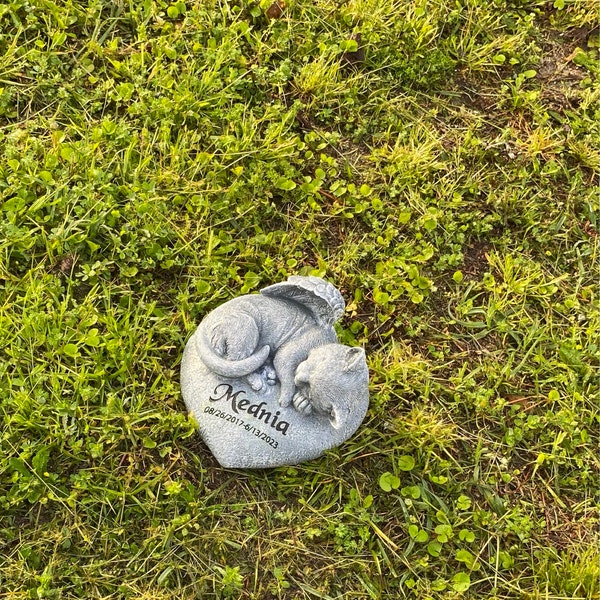 Cat Memorial Garden Stones Grave Markers With a Cat Sleeps on the Heart ...