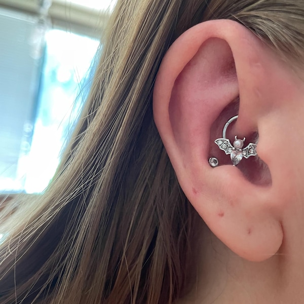 16G Bat Wing Spiral Cartilage Earring/helix Earring/halloween Earrings ...