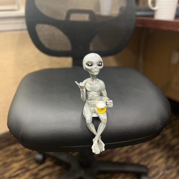 Bigfoot the Rude ‘flipping the Bird’ Sasquatch Yeti Statue Indoor ...