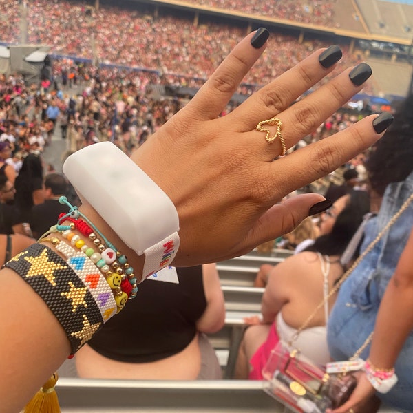 Karol G, Karol G, Karol G Ring, Karol G Jewelry, Bichota, Mañana Será ...