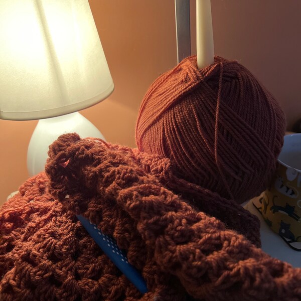 Wool Jeanie the Magnetic Yarn Ball Holder Which Feeds by Revolving the ...