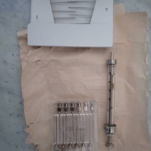 EXCELLENT CONDITION Vintage Medical 5ml Glass Syringe Metal Equipment ...