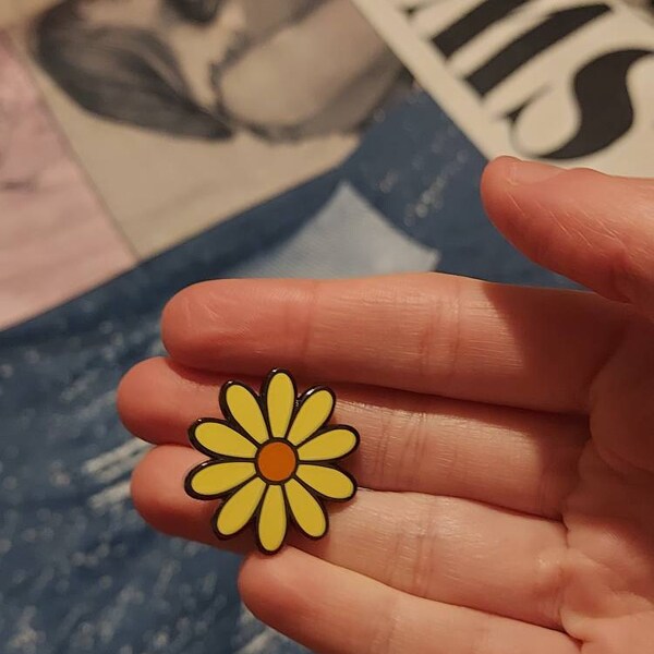 Yellow Daisy Hard Enamel Pin Badge, a Great Gift as We Head Into Spring ...