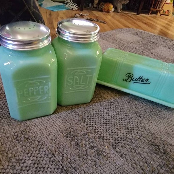 Jadeite Green Glass Salt & Pepper Shaker Set, LRG - Depression Style ...