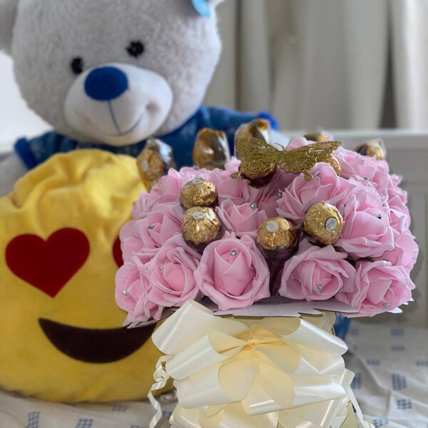 Luxury Pink Ferrero Rocher Chocolates and Flowers Bouquet - Etsy