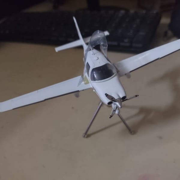 Pin Airlines Tail, Pin Aircraft Tail Fin, Pin, Emirates, With Airplane ...