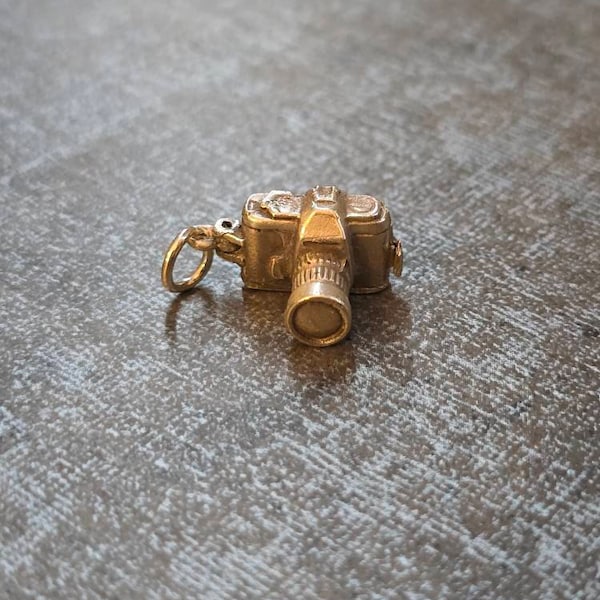 9CT GOLD CAMERA Charm,opens to Reveal an Image of a Couple Holding ...