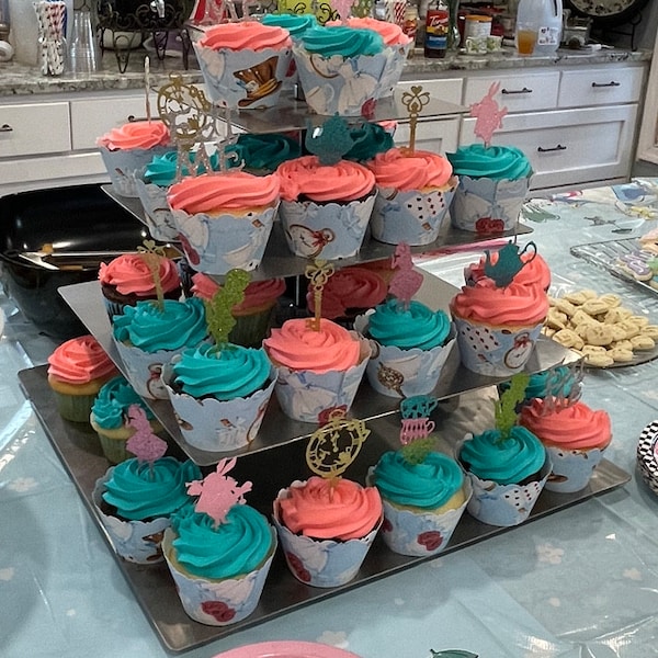 ALICE IN WONDERLAND / Mad Tea Party / Cupcake Wrappers Scalloped Edge ...